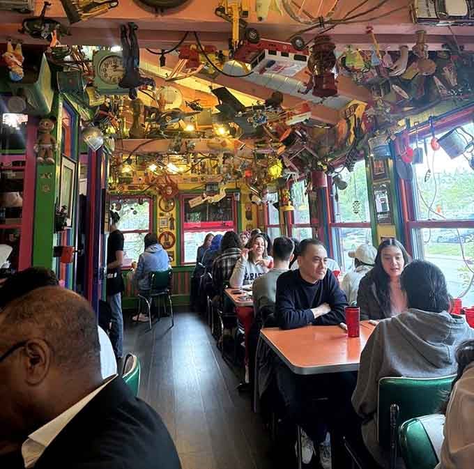 A full house of happy people, all looking slightly upward. That's the PaperMoon Diner effect, and it works every single time.