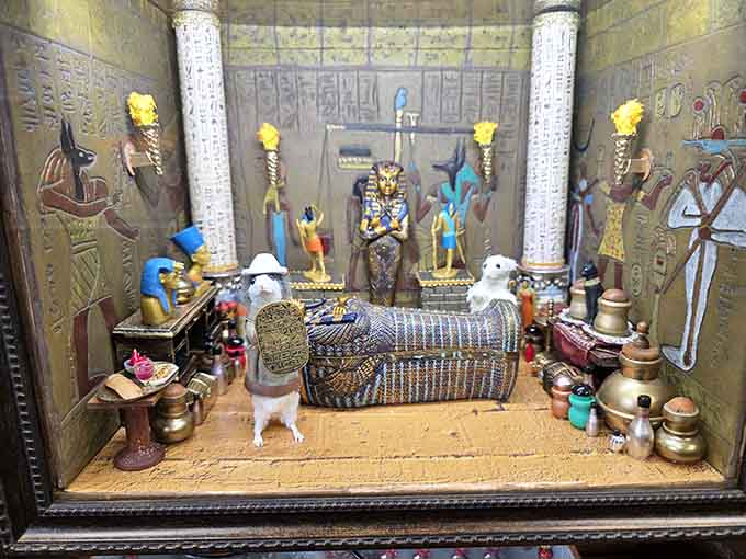Two mice have apparently discovered an ancient Egyptian tomb, and neither one looks particularly worried about the curse.