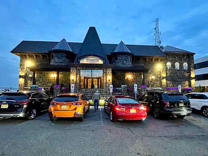This castle-like structure looks ready to defend your right to excellent pancakes and perfectly grilled burgers at any hour.