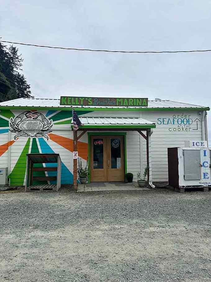 A giant crab mural and a sign pointing to the cooker? This place means delicious business.