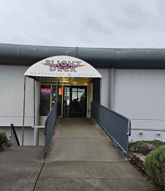 aviation themed oregon restaurant ftr