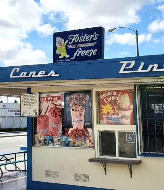 Locals Can&rsquo;t Get Enough Of This 75-Year-Old California Burger Joint, And Neither Will You