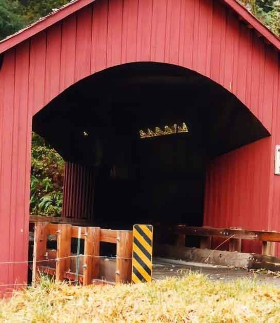 charming covered bridge oregon ftr