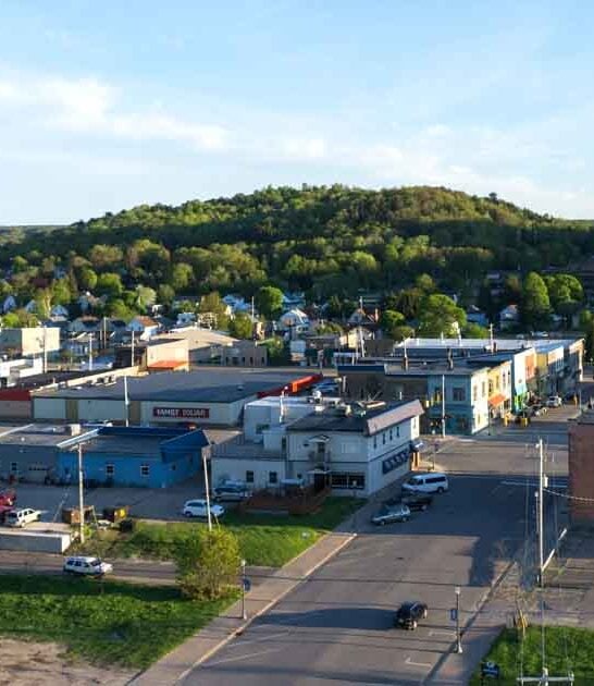 charming towns michigan escape ftr