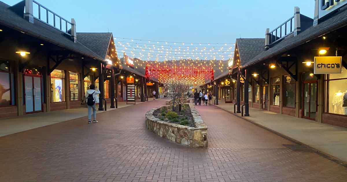 Red Rocks Colorado Outlets This Enormous Colorado Outlet Mall Has Over 100 Stores And Bargains ...
