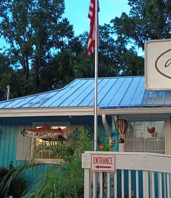 This Unassuming Hole-In-The-Wall In Georgia Serves The Best Shrimp And Grits You&rsquo;ll Ever Taste