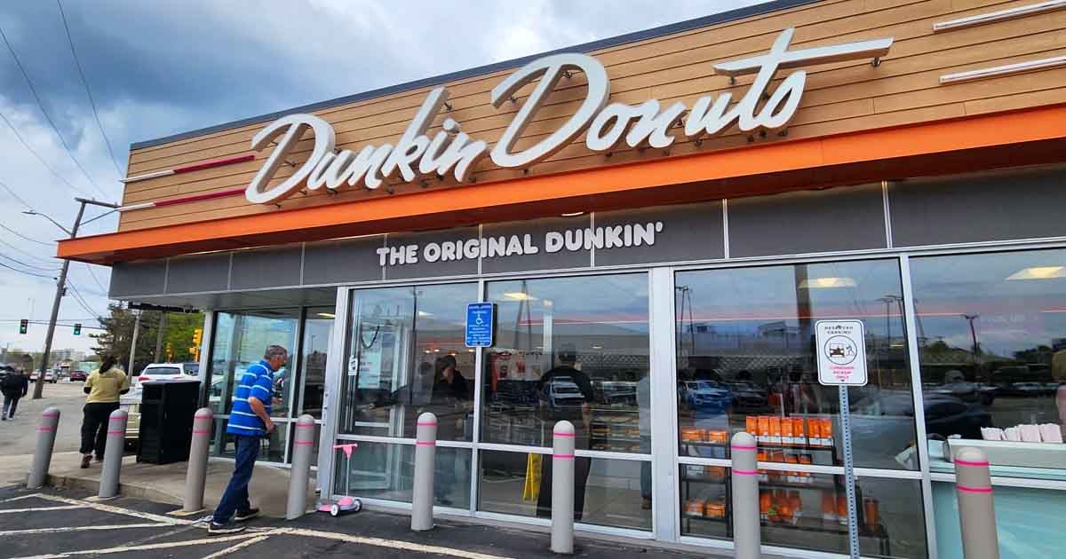 The Very First Dunkin' Donuts Ever Opened Is Still Serving Up Nostalgia ...