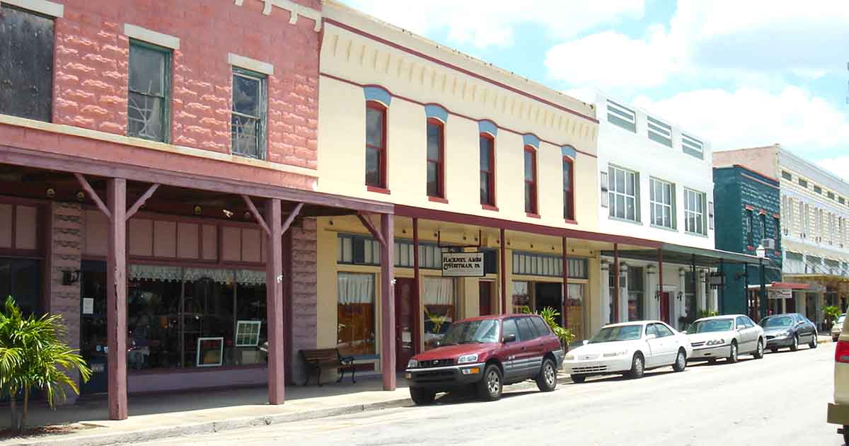 Most People Have Never Heard Of The Florida Town Where Rent Is $746 And Everyone Waves Hello