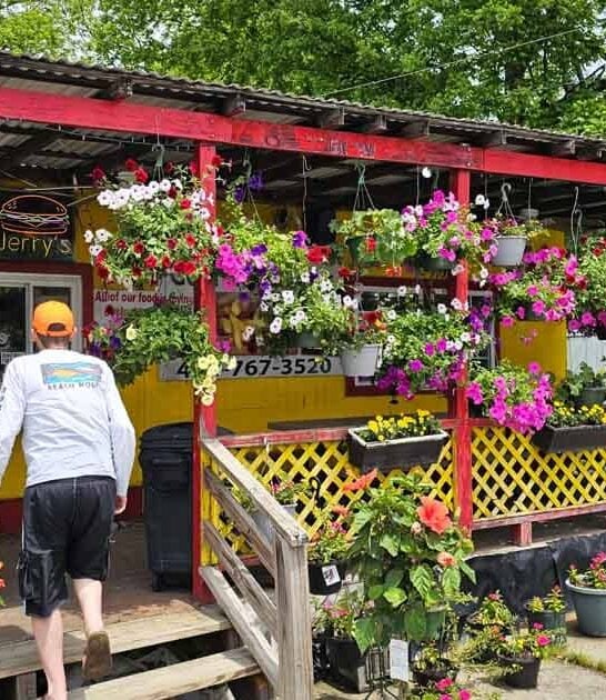 The Little Burger Hut In Georgia That Locals Can&rsquo;t Stop Raving About