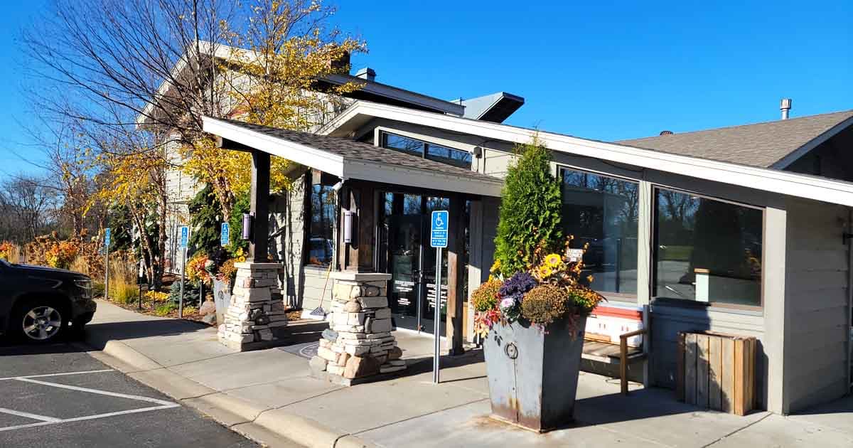 This Hidden Waterfront Restaurant In Minnesota Is A Slice Of Paradise