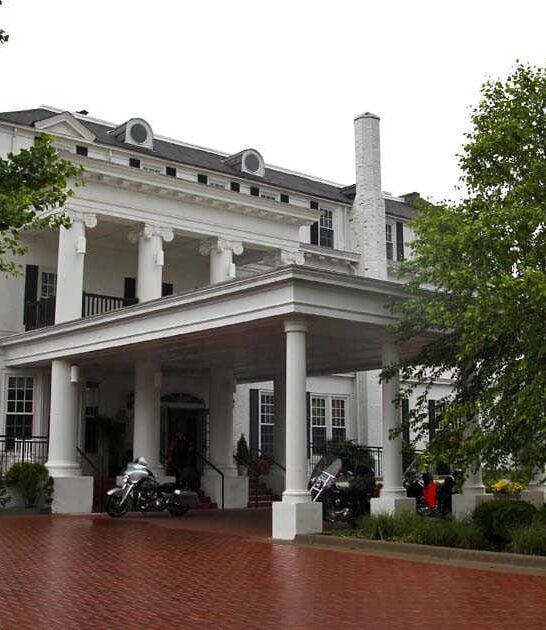 This Iconic Kentucky Eatery Hosted The Dalai Lama Himself