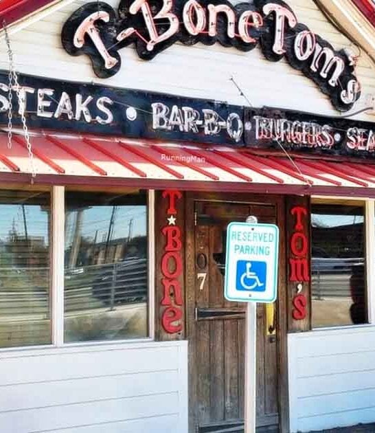 The Chicken-Fried Steak At This Texas Restaurant Is Worth Every Single Mile Of The Drive