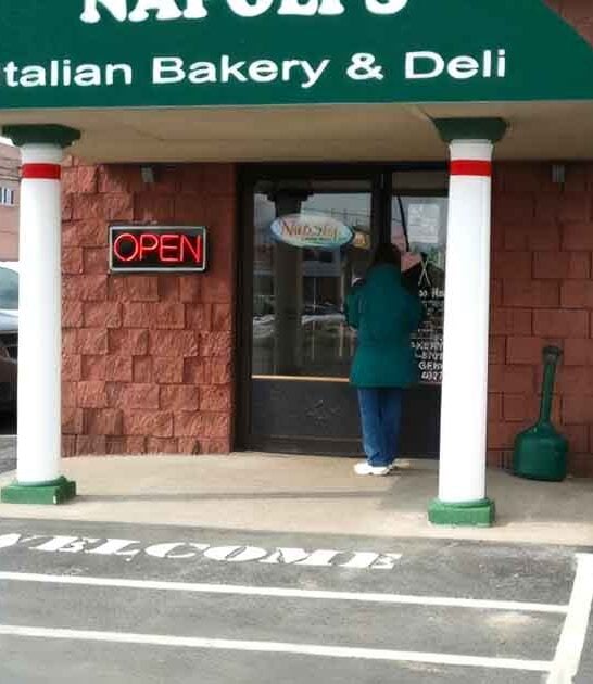 The Tomato Pie At This Old-School Italian Bakery In New York Is Worth The Trip Alone