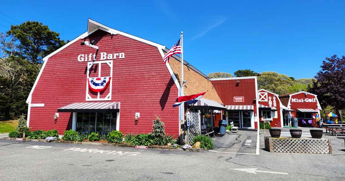 Plan A Day Trip To This One-Of-A-Kind Barn In Massachusetts That Feels Straight Out Of A Hallmark Movie