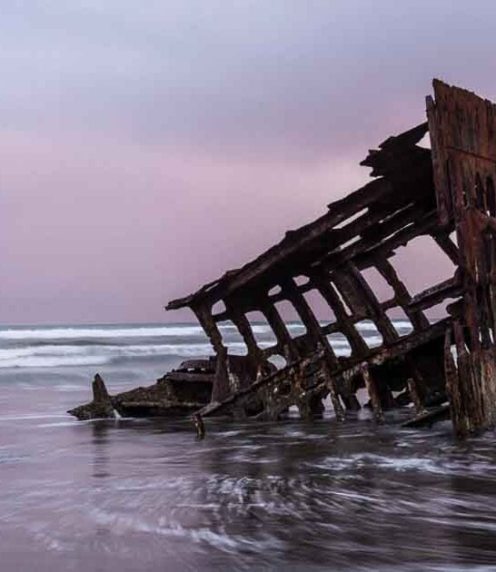 The Mysterious Oregon Shipwreck That&rsquo;s Been Slowly Disappearing Into The Sand Since 1906