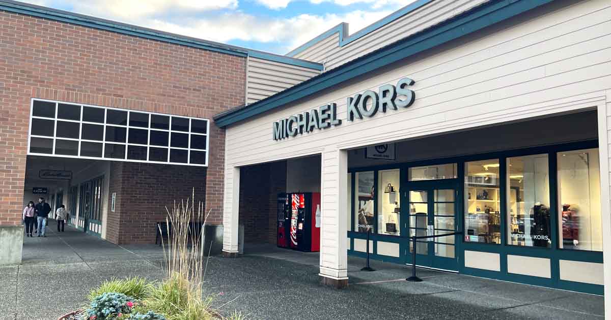 Mall Rivals This Massive Outlet Mall In Washington Is A Bargain Hunter's Dream Come ...