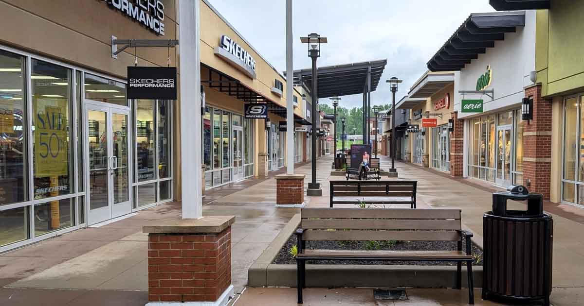 Plan A Whole Day Around This Enormous Outlet Mall In Missouri