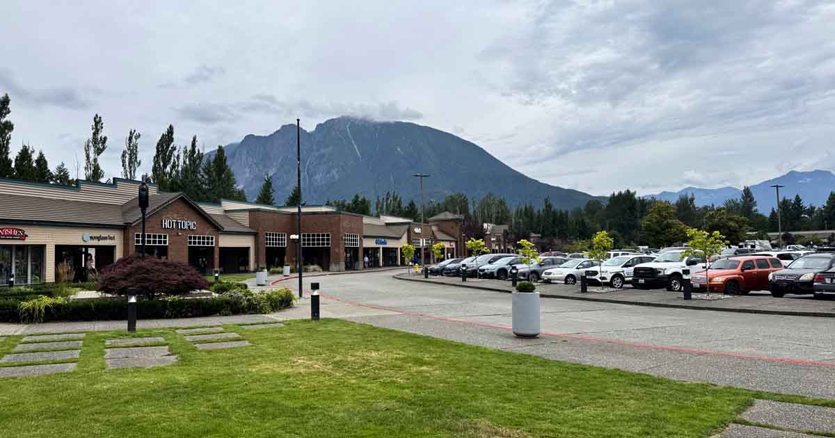 Plan A Whole Day Around This Enormous Outlet Mall In Washington