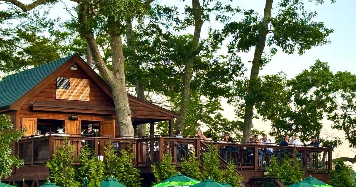 Plan A Foodie Adventure To These 7 Outrageously Fun Restaurants In Massachusetts