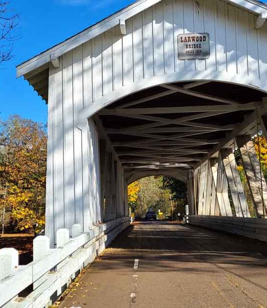picturesque oregon covered bridge ftr