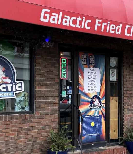 restaurant serves chicken kentucky ftr