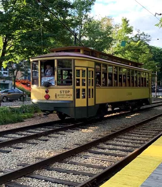 This Charming Lakefront Streetcar Ride In Minnesota Belongs At The Top Of Your Bucket List