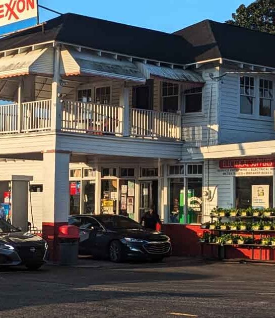 Some Of The Best BBQ In South Carolina Comes From This Small-Town Gas Station