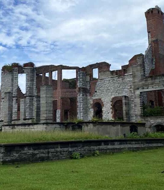 spellbinding abandoned mansion georgia ftr