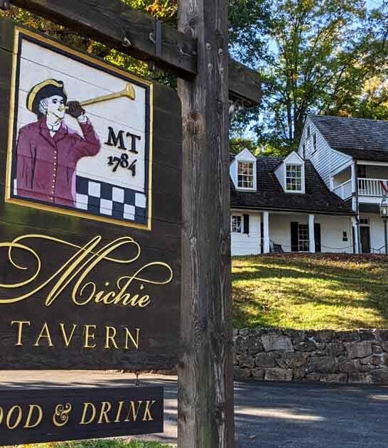 People Drive From All Over Virginia For The All-You-Can-Eat Comfort Food At This 18th-Century Tavern