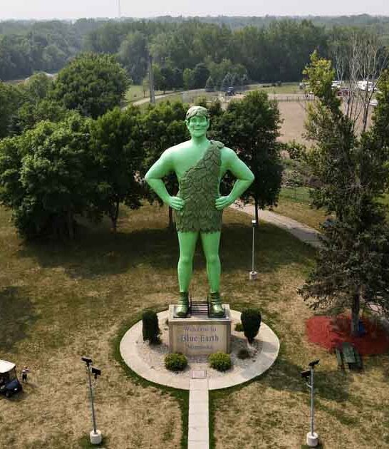 You Won&rsquo;t Believe This Wacky Roadside Attraction Is Hiding Right Here In Minnesota