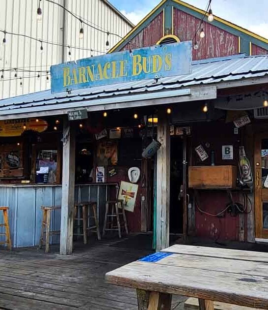 This Hole-In-The-Wall Restaurant In Wisconsin Has Crab Cakes Worth The Drive From Anywhere