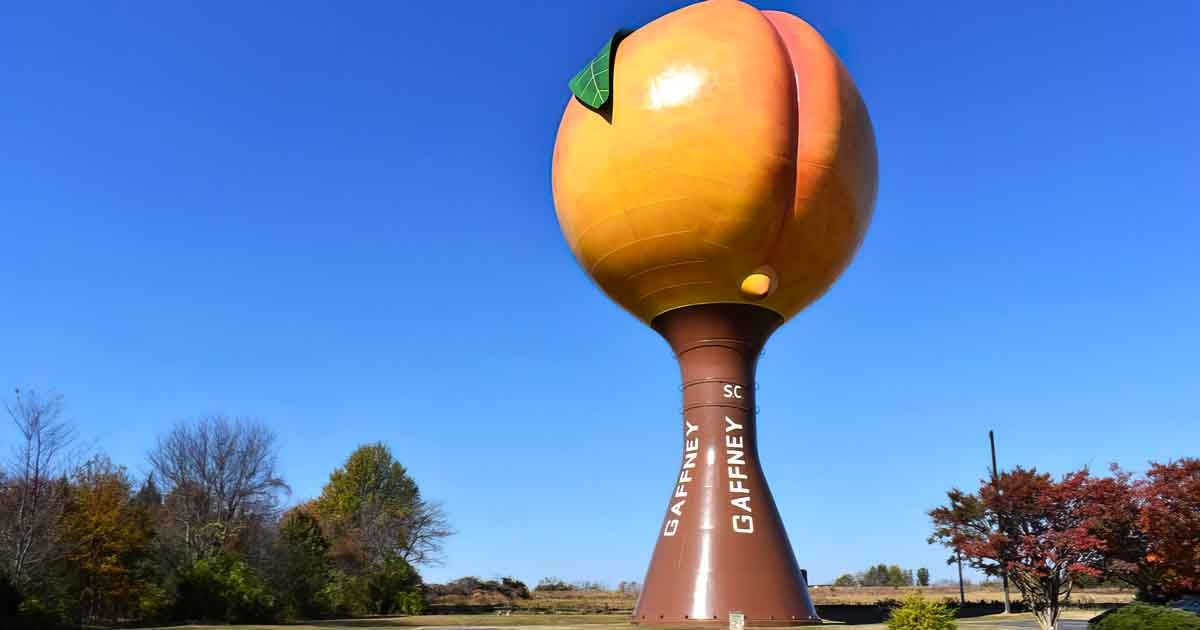 This 135-Foot Peach-Shaped Water Tower In South Carolina Stops Every ...