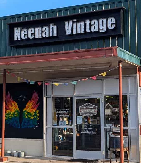 The Wisconsin Vintage Store With Endless Treasures You Can Snag For Cheap