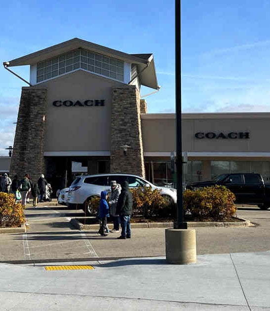 wisconsin outlet mall worth ftr