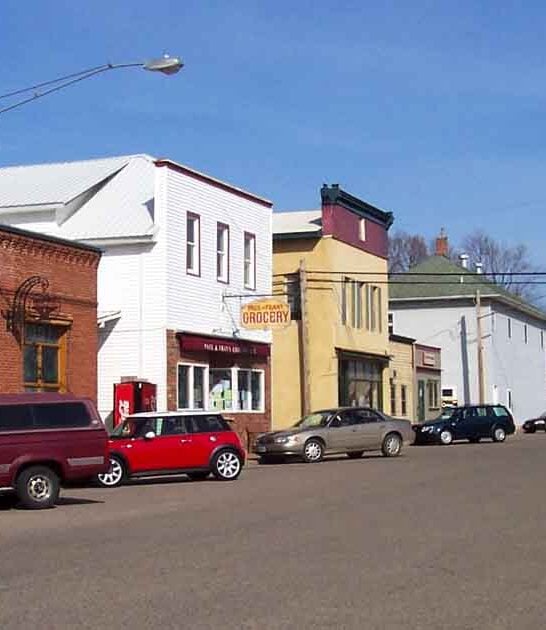 8 Postcard-Worthy Wisconsin Towns Made For Slow Drives