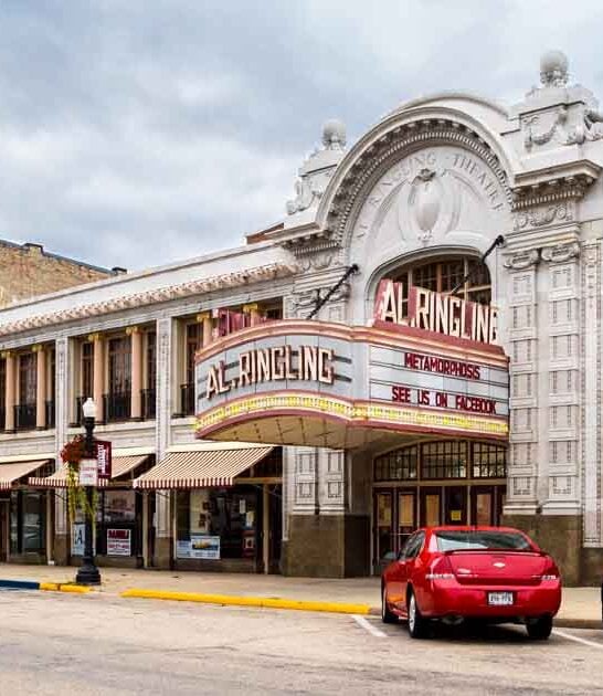 7 Picture-Perfect Small Towns In Wisconsin Made For A Weekend Trip