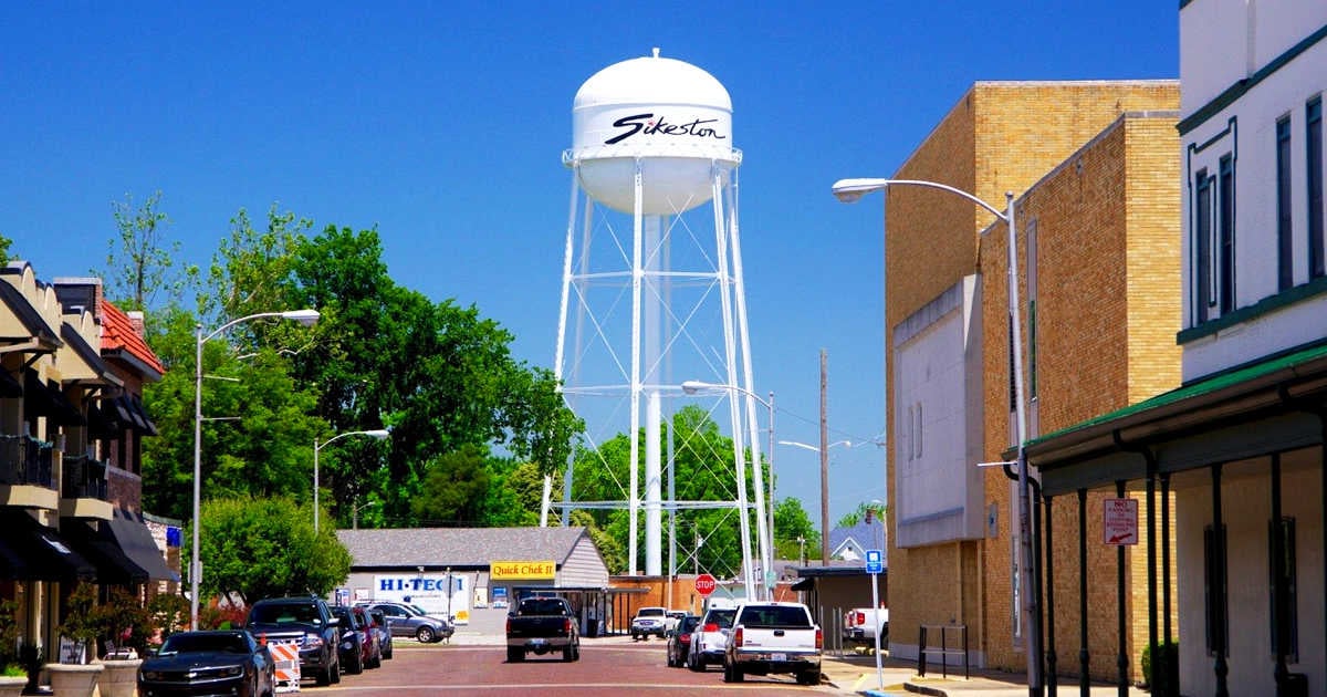 You Won't Believe How Cheap Groceries, Gas, And Dining Out Are In These 10 Missouri Towns