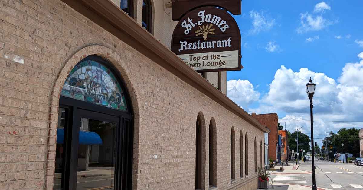 Foodies Are Obsessed With This 100-Year-Old Indiana Restaurant That Time Forgot