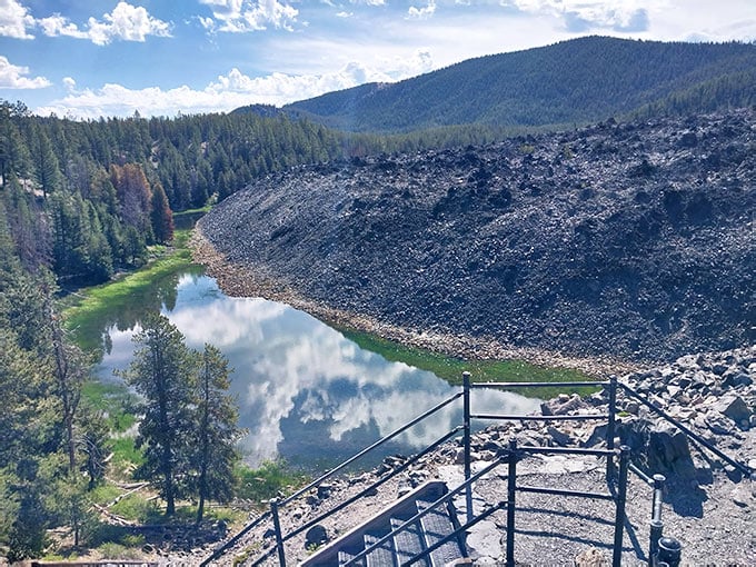 Hike The Oregon Trail That Looks So Strange, It Could Pass For A Movie ...