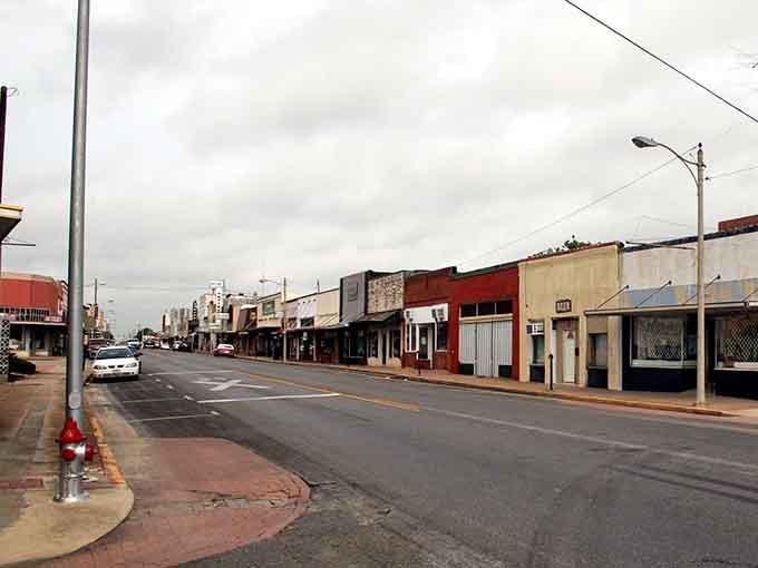Texas Bar Rent Stays Under $700 And Life Still Feels Good In This Overlooked ...