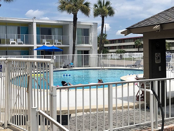 Mini Pool Endless Take A Trip Back In Time At This Groovy Retro Motel In South Carolina