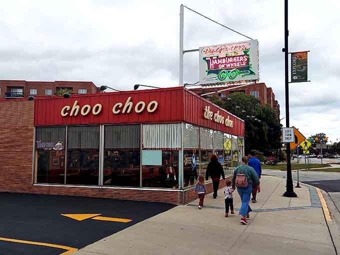 The Most Fun Restaurant In Illinois Is A Humble Spot That Feels Like A ...