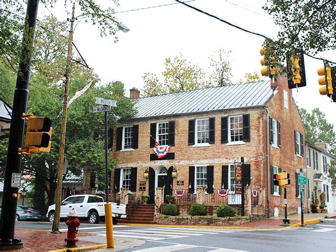 The Quaint Little Town In Virginia That Feels Like A Peaceful Step Back ...