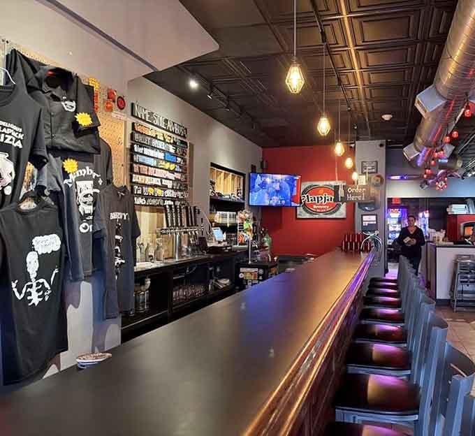 Treat Yourself To Small-Batch Beers And Hand-Tossed Wood-Fired Pizzas ...