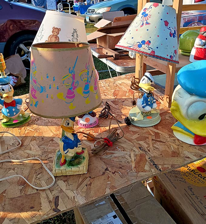 Bargain Hunters Leave This Giant Connecticut Flea Market With A Full ...