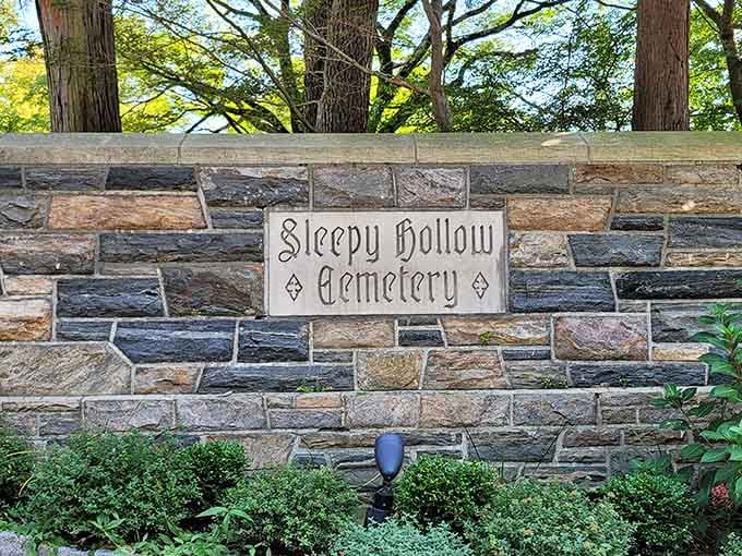 This Creepy New York Cemetery Has A Dark And Haunted Past That Few ...
