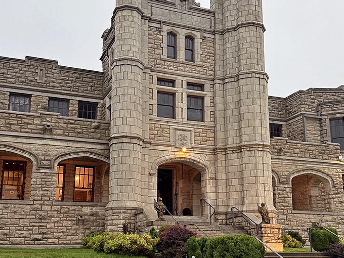 The Breathtaking Castle Hidden In Missouri Will Have You Living Your ...