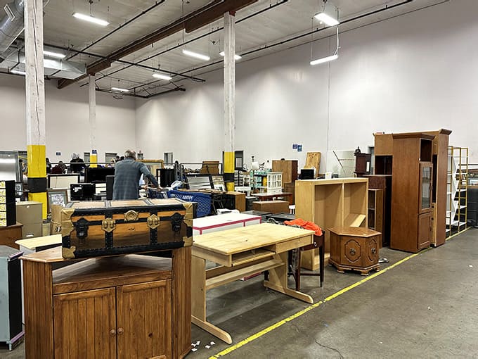 Fill Up An Entire Cart For Just $25 At This Massive Oregon Thrift Store