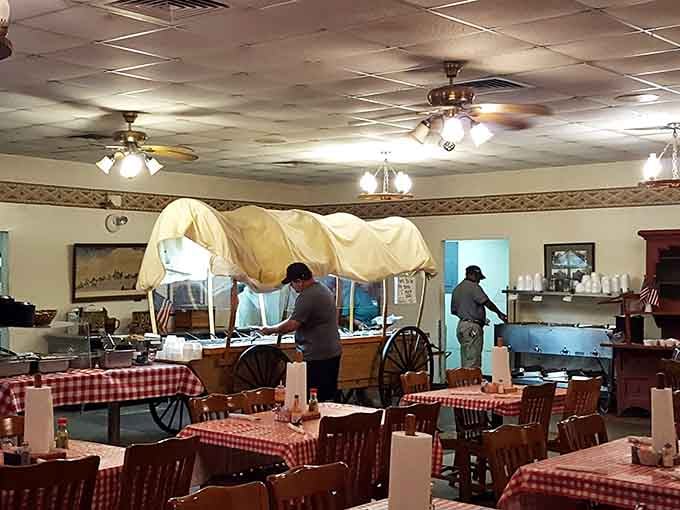 This Alabama Cafe Is Hidden In The Middle Of Nowhere, But Locals Drive ...