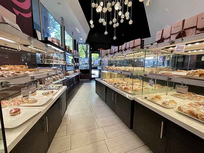 Magnification Call Out Wake Up Early And Race To This Georgia Bakery Before Their Legendary ...